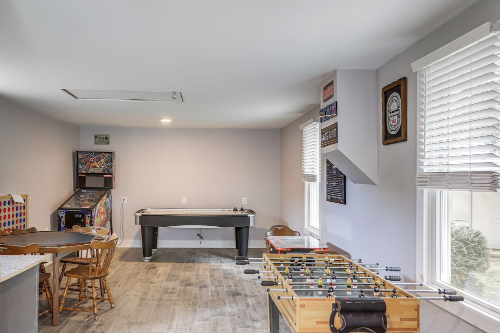 3 Mi To Cedar Point: Sunny Sandusky Home W/ Yard - Sandusky, OH