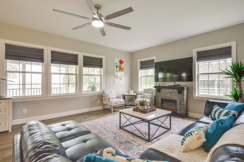Waterfront Views: Lake Ontario Gem W/ Fireplace - Sackets Harbor, NY