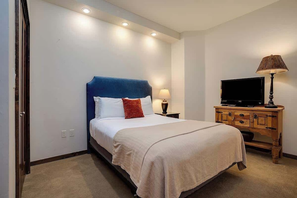 Expansive Luxury Condo | Downtown | Resort 10-min - 스팀보트 스프링스
