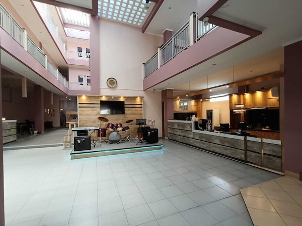 Karana Guesthouse Syariah Bandung & Luang Cafe - Bandung