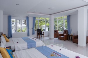 Secretária, secretária adequada para computadores portáteis 