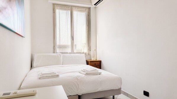 Apartamento (1 Bedroom) | 1 quarto, ferros/tábuas de passar roupa, roupa de cama