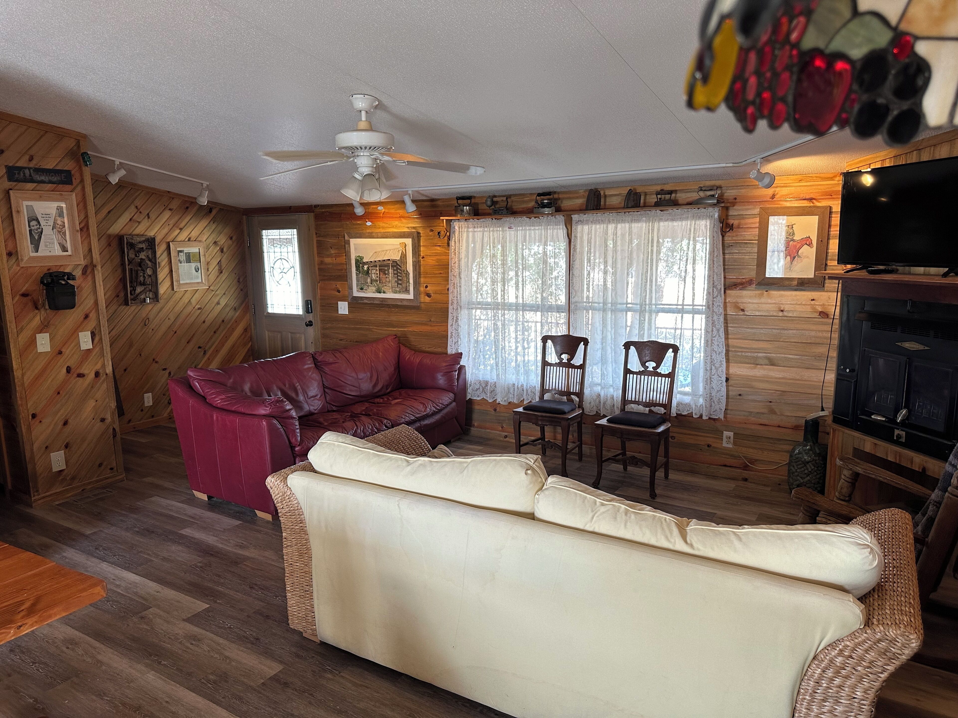 Shady House With River Access , Sheep & Donkeys! - Fredericksburg, TX