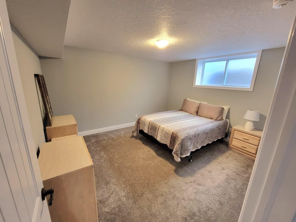 Stonetown Stay. Relaxing Retreat In St. Marys. Amazing Fireplace And Pool Table. - Ontario