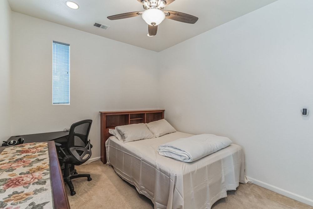 Sunny Serenity: Pet Friendly 5br Home In San Jose By Redawning - San Jose, CA