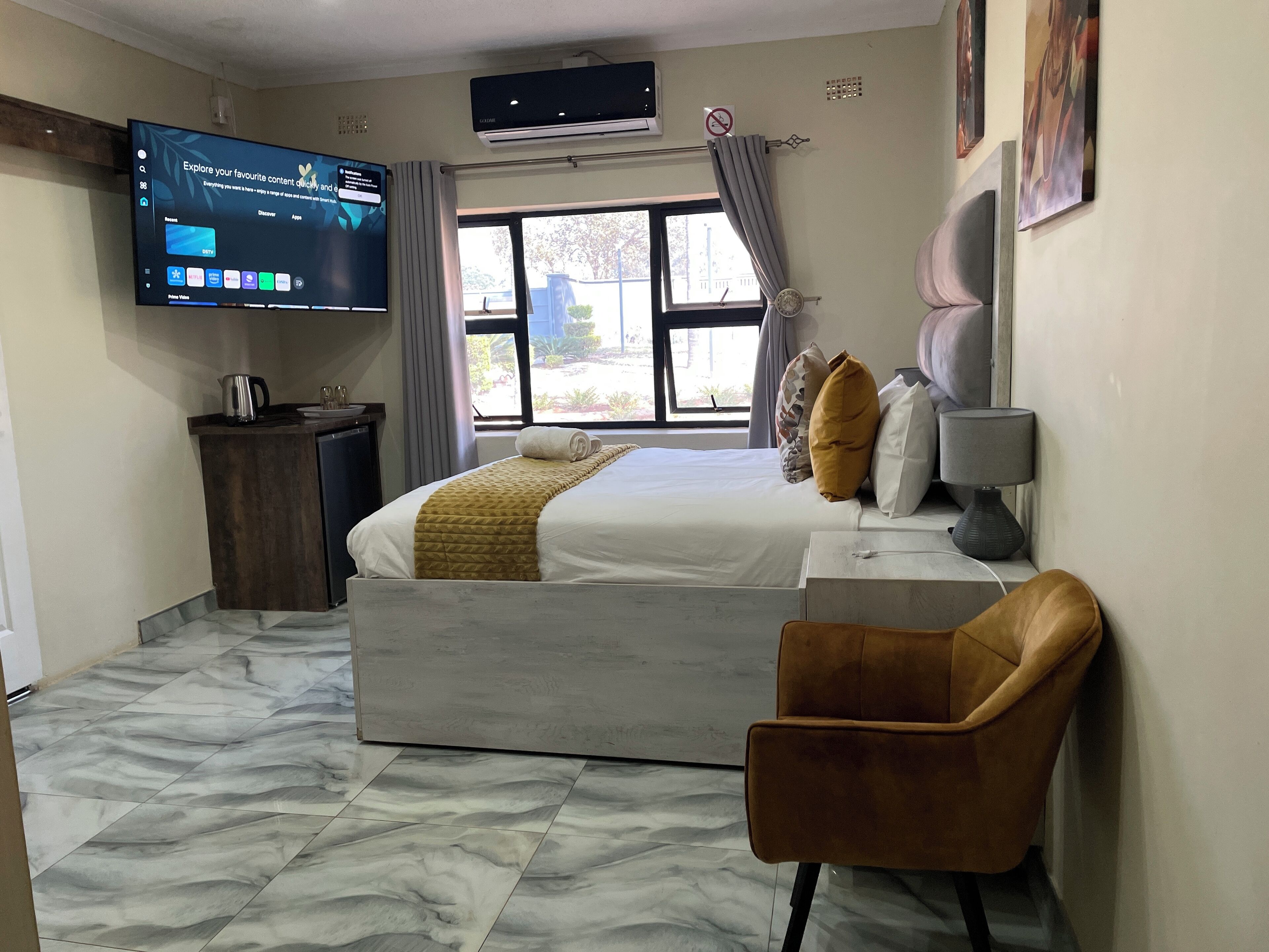 Secretária, ferro/tábua de engomar, Wi-fi grátis 