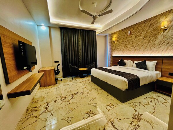 The Grand Oasis Hotel & Resort - Noida