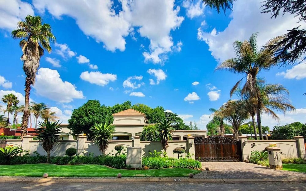 Or Tambo Airport Holiday Home - Boksburg