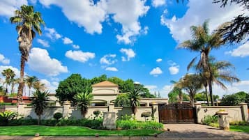 Casa, 4 quartos, sacada, vista para o jardim | Área da propriedade