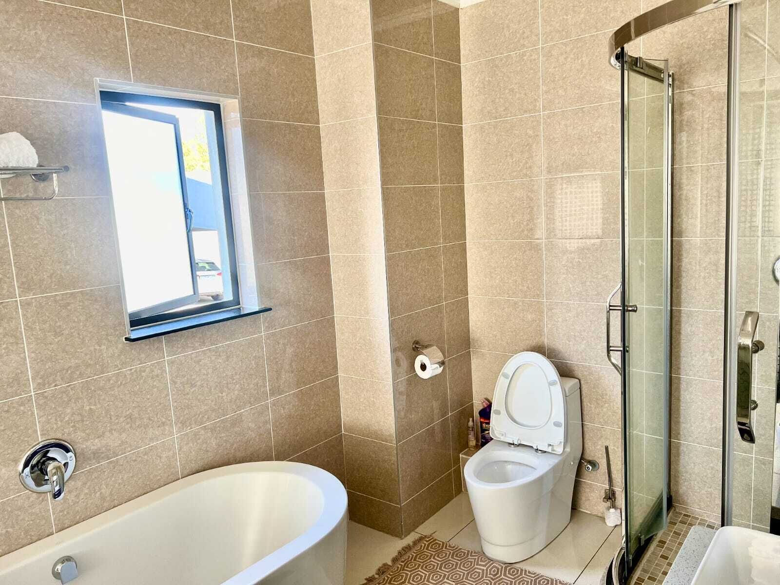Apartamento, 3 quartos, pátio, vista para o jardim | Casa de banho