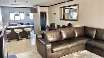 Apartamento, 3 quartos, pátio, vista para o jardim | Lounge