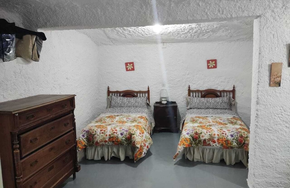 Cueva Navarro . - Andalucía