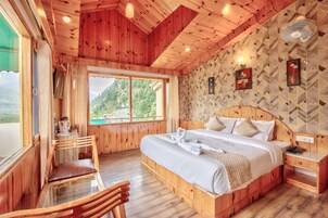 Quarto Duplo Comfort, varanda, vista para a montanha | Secretária adequada para computadores portáteis, ferro/tábua de engomar