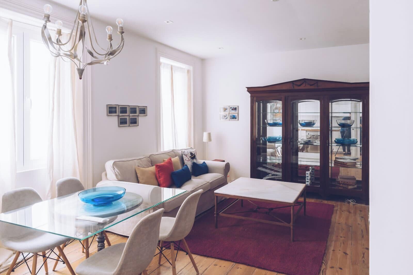 Chic & Luxurious 2-br Escape Designed For Elegance - Gibraltar