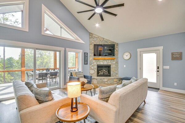 Hot Tub + Game Room! Family Connelly Springs Home - Hickory, NC