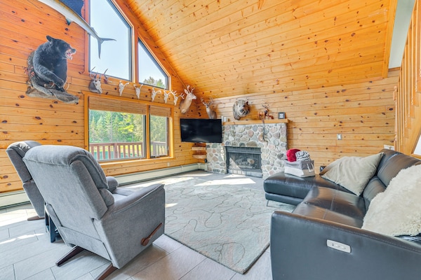 Michigan Cabin W/ On-site Pond & Deck - Black Lake, Fairview