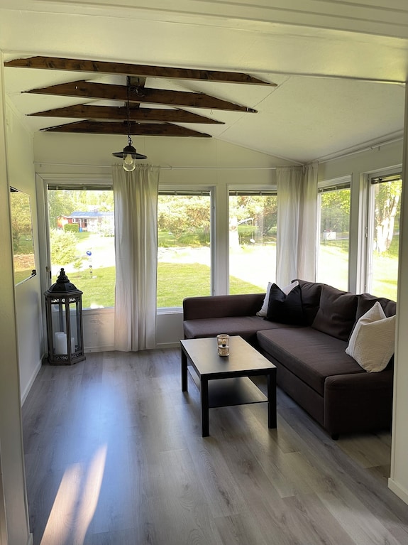 Sommarstigen 1 - Modern & Sjönära Stuga Med Privat Bastu - Södertälje