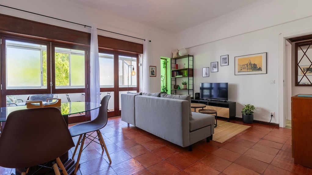 Seaside Getaway With Balcony By Lovelystay - Costa da Caparica