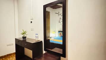 Quarto Duplo Deluxe | Secretária, quartos insonorizados, ferro/tábua de engomar, Wi-fi grátis