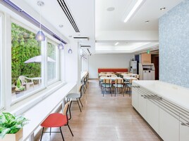 Pequeno-almoço tipo buffet diário (1100 JPY por pessoa) 