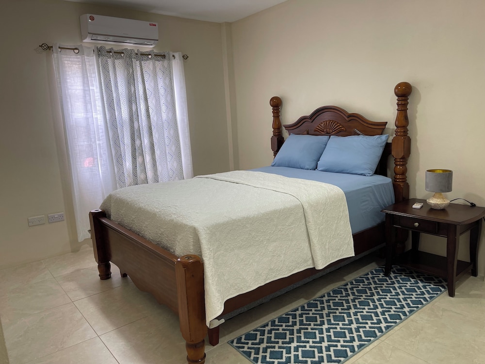 Charming, Family-friendly 2-bedroom Apartment In Saint George With Ac, Wifi. - Grenada