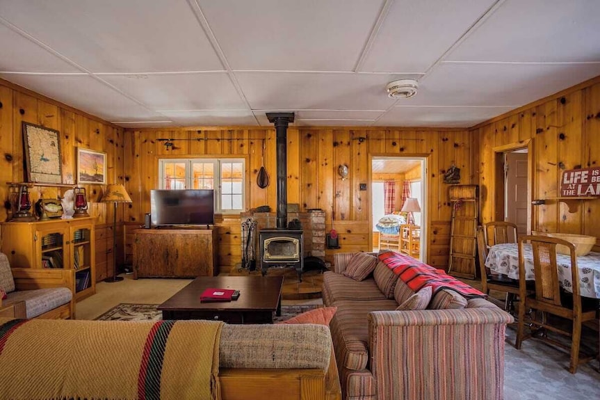 Rustic 1950s Cabins Located On 4 Acres Of Pine Trees Surrounded By Upper Desert - Lake Isabella, CA