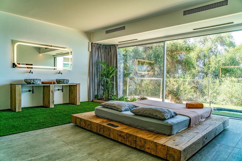 Villa Parsley - Five Bedroom Villa, Sleeps 10 - Pentati | Vrbo