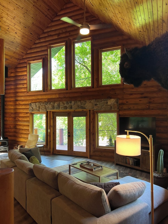 Cozy Log Cabin Secluded In A Mountain Forest With Hot Tub, Sauna, Private Patio. - Utah