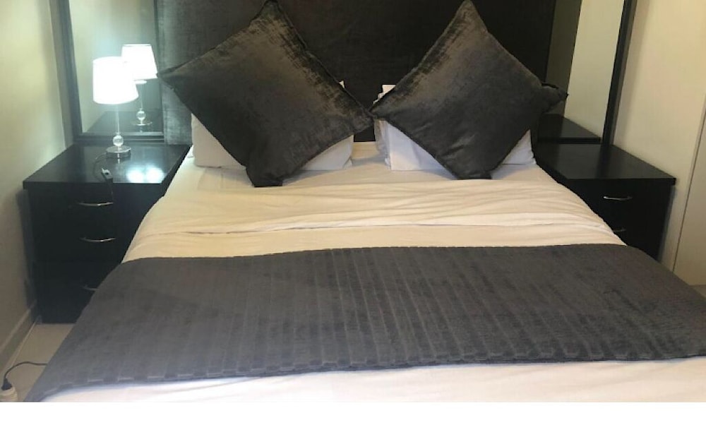 Penthouse Suite! 1-bedroom Apartment With Wifi And Ac In Vibrant Sandton - Midrand