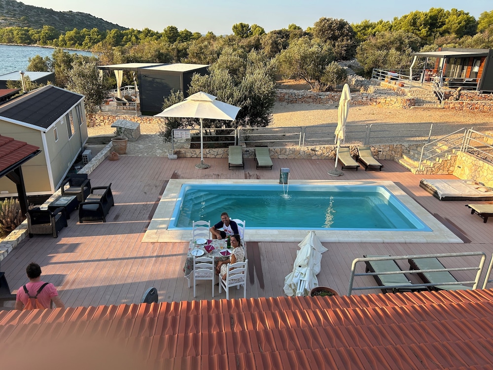 Beach House Sofia - Resort & Tavern Bain, Free Transport, Pool, Island Of ŽUt - Isola Lunga