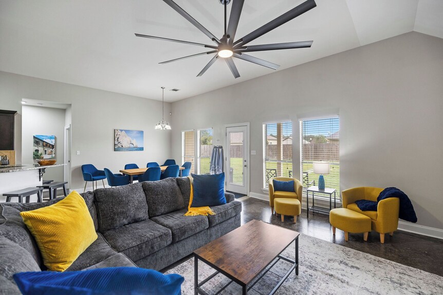 Large Pool, Game Room, Tv Every Room - Louisiane