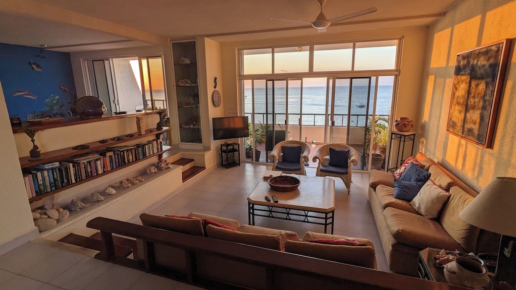 Spacious 3-bedroom Beachfront Penthouse In Cozumel! - 15 Min Walk From Downtown! - Cozumel