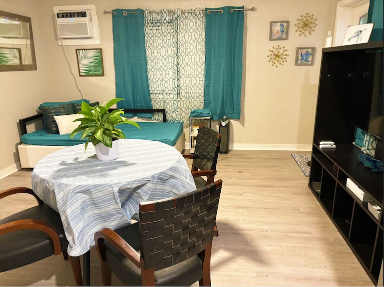 Cottage In West Palm Beach With Wi-fi, Ac, Workspace, Completely Private Yard - 棕櫚灘