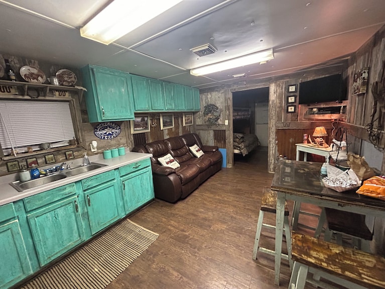 Charming Ranch Retreat: Cozy 2-bedroom Sleeps 9! - 샌디에고