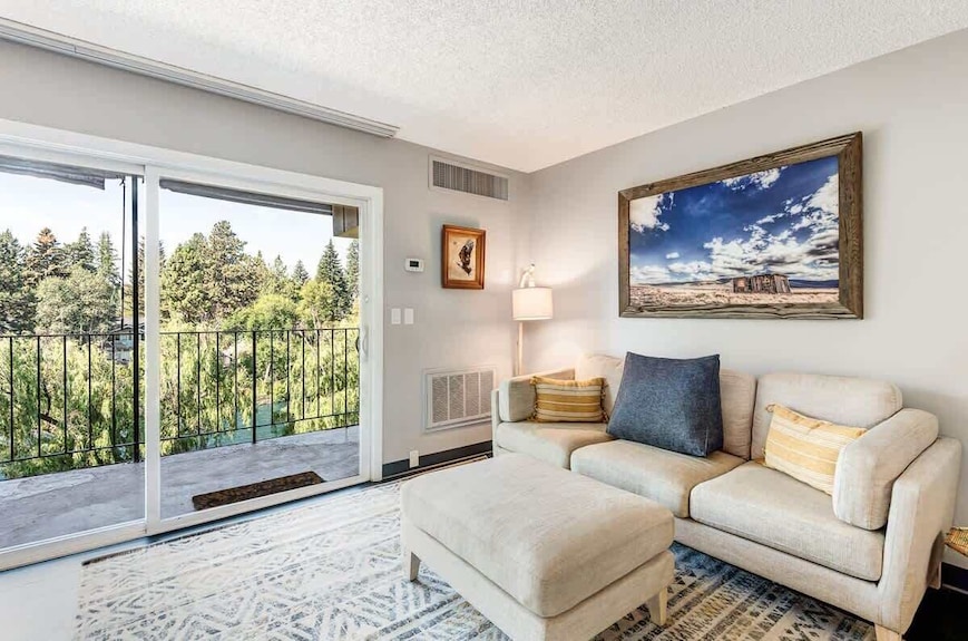 Riverfront Condo W/ Pool And Hot Tub Access - Bend, OR