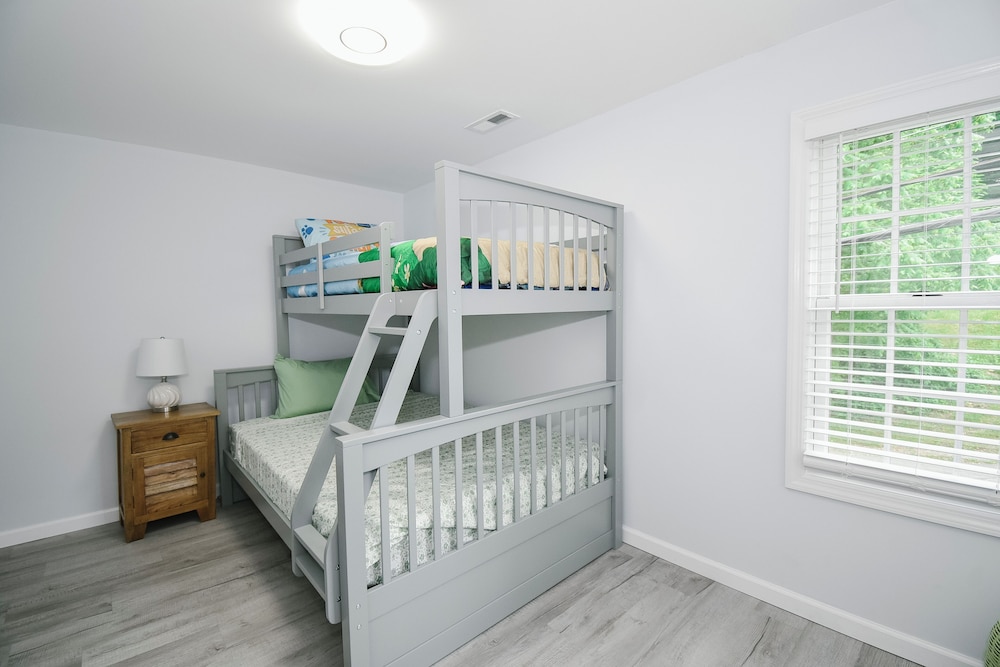 Charming renovated 3-bedroom house in serene Winsted - Winchester | Vrbo