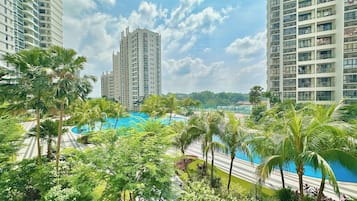 Apartamento Comfort, varanda, vista para a piscina | Vista da varanda