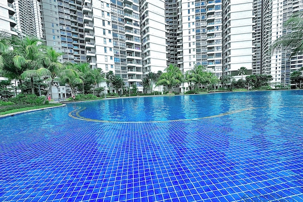 2 piscinas exteriores