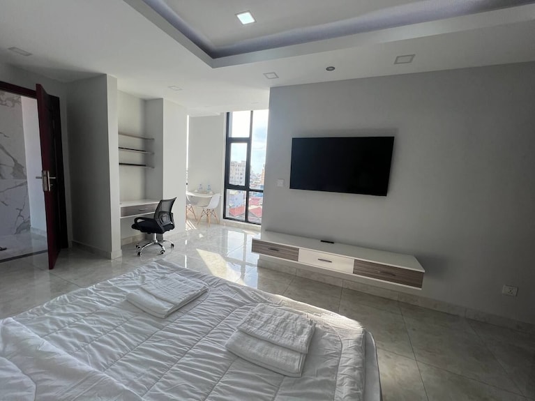 Private Floor Condo In The Heart Of Phnom Penh With Wifi, Ac, Parking And More! - Phnom Penh
