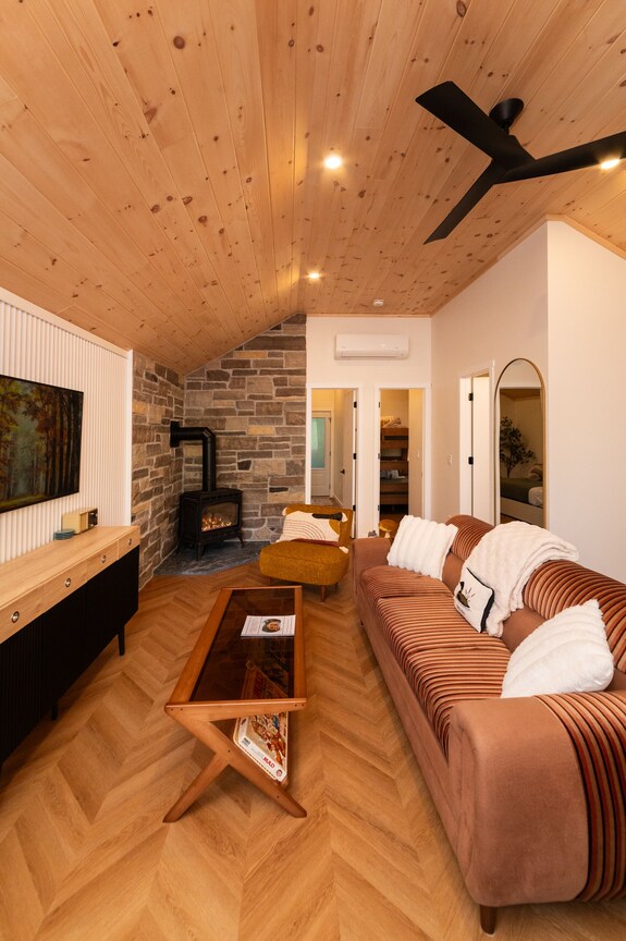 Bala Vida Cabin - Steps To Lake Muskoka W/ Pond, Fire Pit & Cedar Barrel Sauna - Muskoka District Municipality