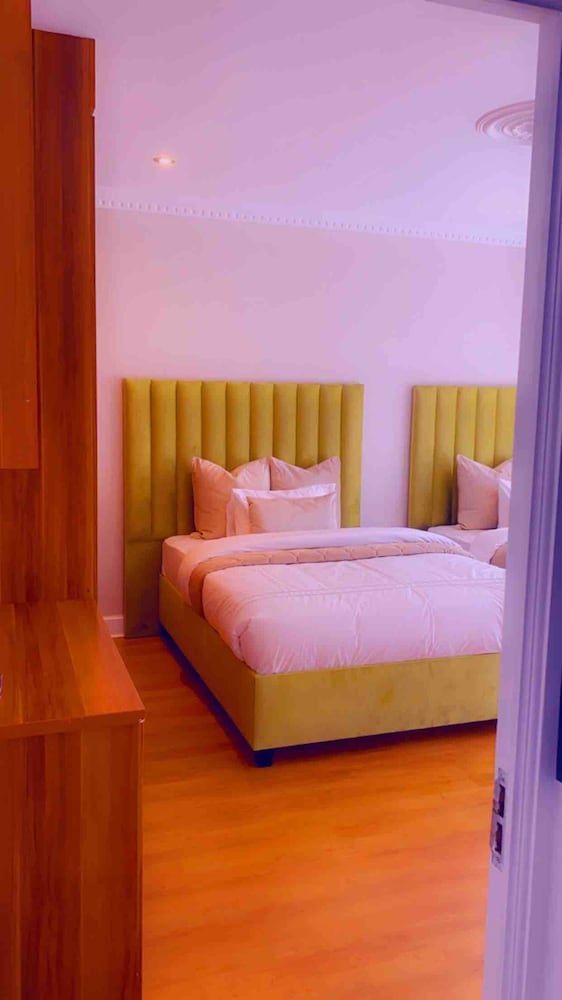 Or Tambo Airport Holiday Home - Germiston