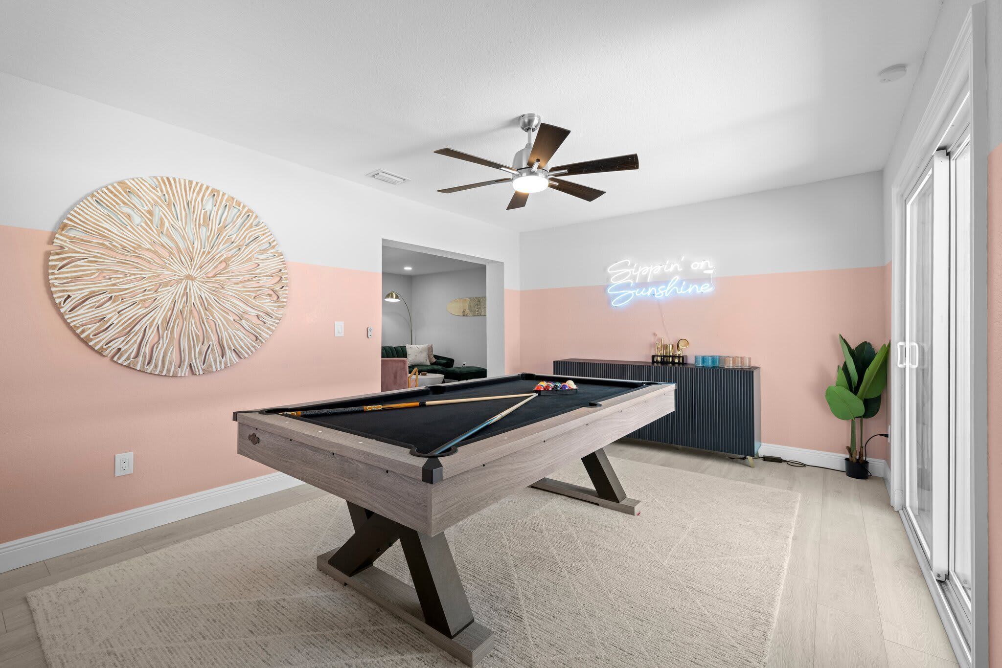 Backyard Oasis W/ Sand Volleyball!~ Mins To Beach - Madeira Beach, FL