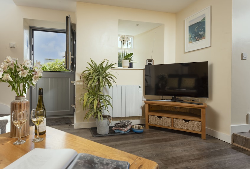 Escape To This Utterly Romantic Abode, Settled In A Peaceful Pocket Of Cornwall, Close To The Idylli - Polperro