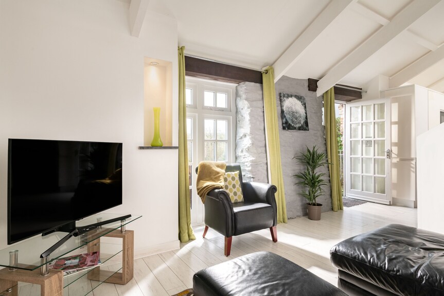 Boasting Idyllic Views Across Countryside Vistas, Blackberry Barn Provides A Relaxing Space For You - Liskeard