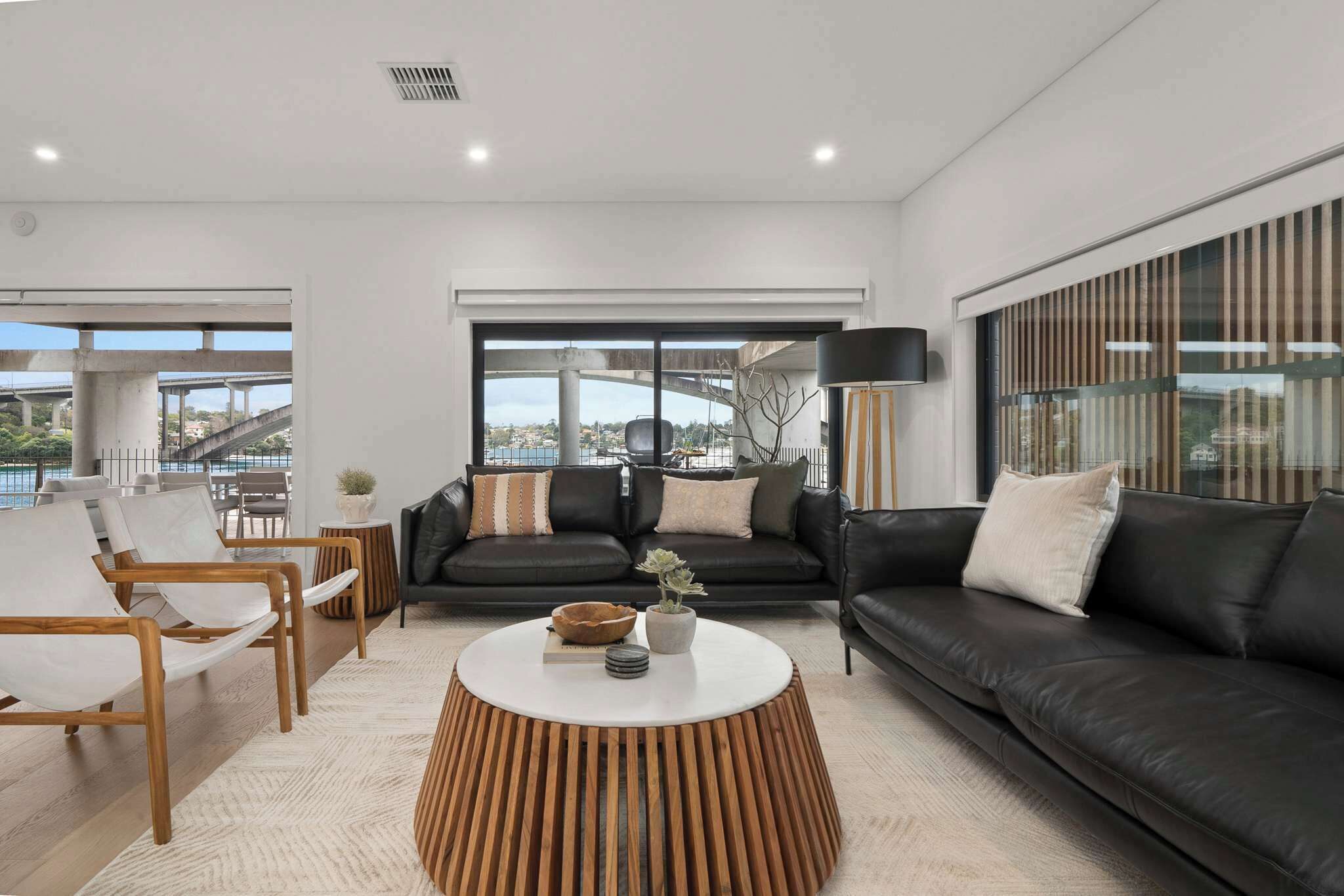 Sydney Harbour-front Home With Views & Parking - Sydney
