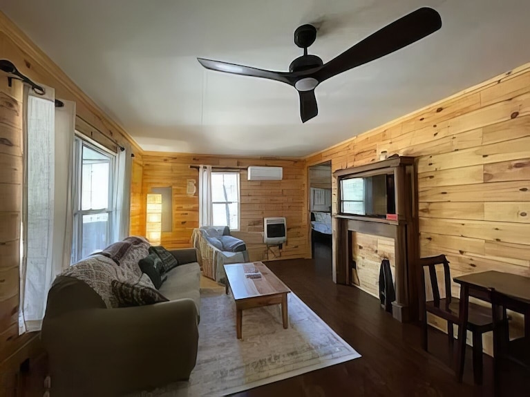 Cameron's Cottage At The Lake - Maryville, TN