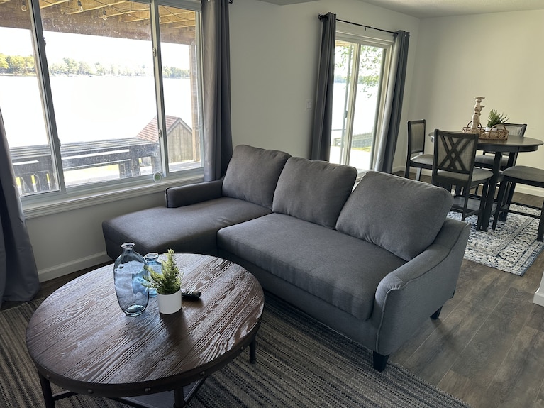 Oscoda Lake House : Waterfront, 4 Beds - Oscoda, MI