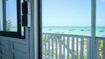 Quarto luxo, 1 cama King, vista para a praia | Vista da sacada
