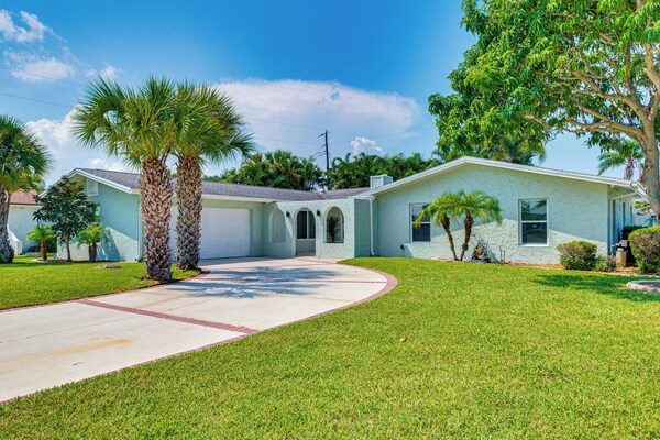 Cocoa Beach Home W/ Private Pool ~ 1/2 Mi To Beach - Cocoa Beach, FL