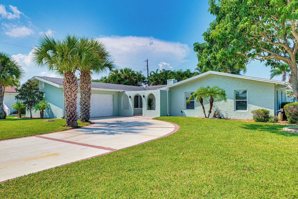 Cocoa Beach Home W/ Private Pool ~ 1/2 Mi To Beach - Cocoa Beach, FL